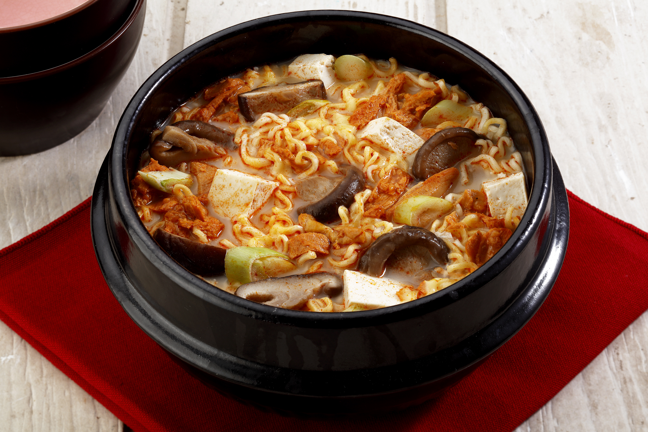 SPICY CHICKEN NOODLE POT