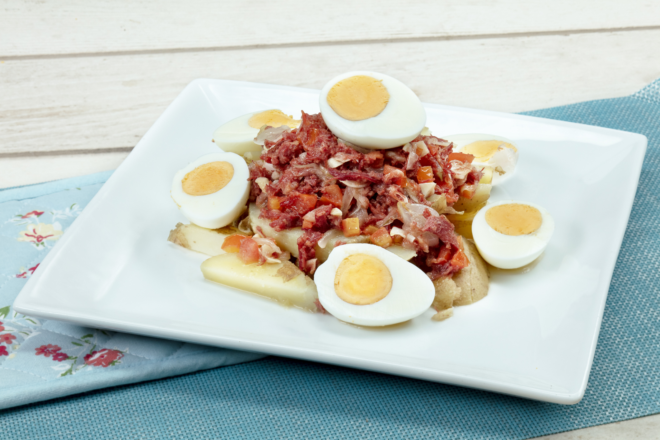 EGGS, POTATOES AND CORNED BEEF
